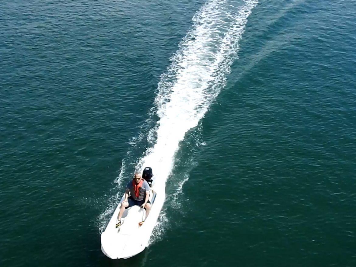 Wavewalk S4 driven with a 6 HP motor at full throttle (movie) – STABLE ...